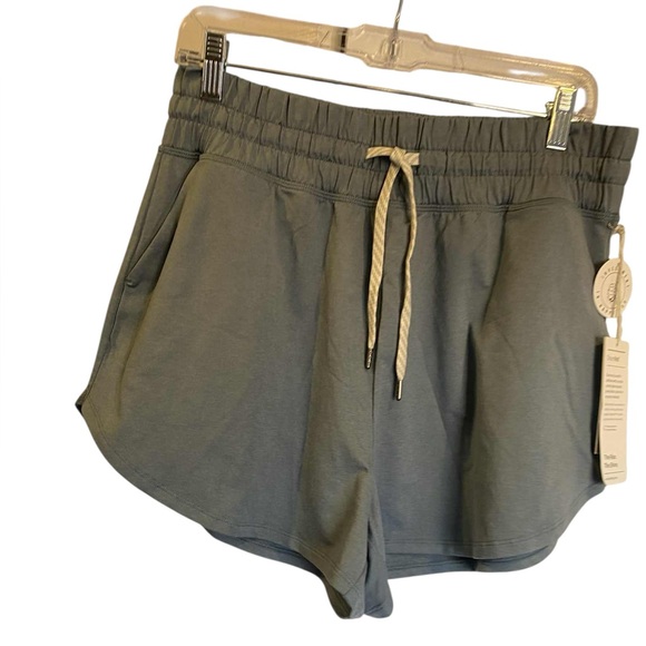 Vuori | Shorts | Nwt Vuori Halo Performance Shorts Smoke Blue Heather ...